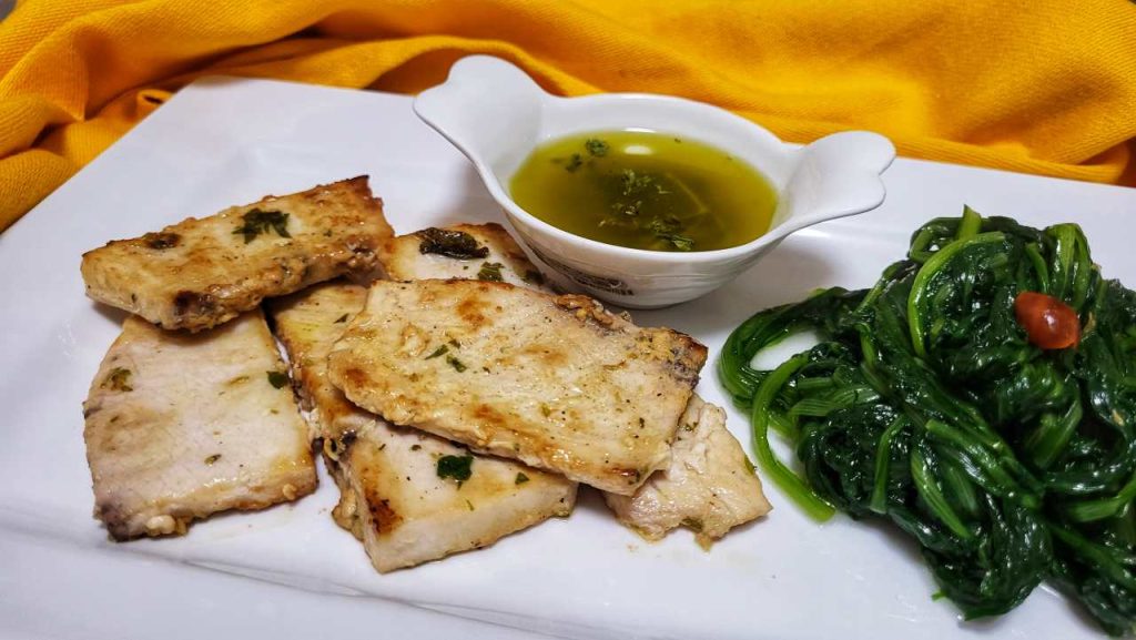 Pesce spada al salmoriglio, un piatto leggero - BurroFuso