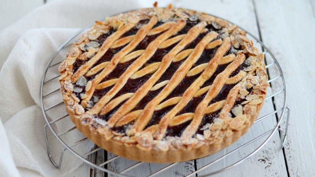 Linzer torte, ricetta tradizionale della morbida crostata austriaca ...