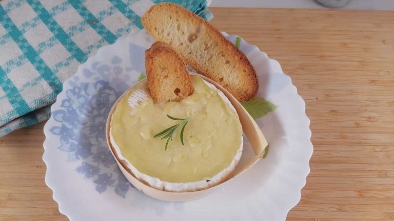 Fonduta di Camembert, il famoso formaggio francese - BurroFuso